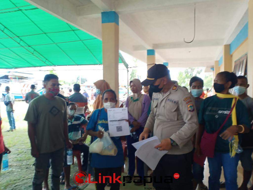 Perpanjang SIM Sambil Vaksin Disambut Antusias Warga Masni - Link Papua