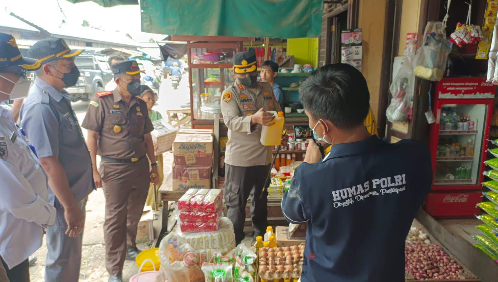 Sidak Minyak Goreng, Kapolres Teluk Bintuni Sisir Gudang Distributor ...